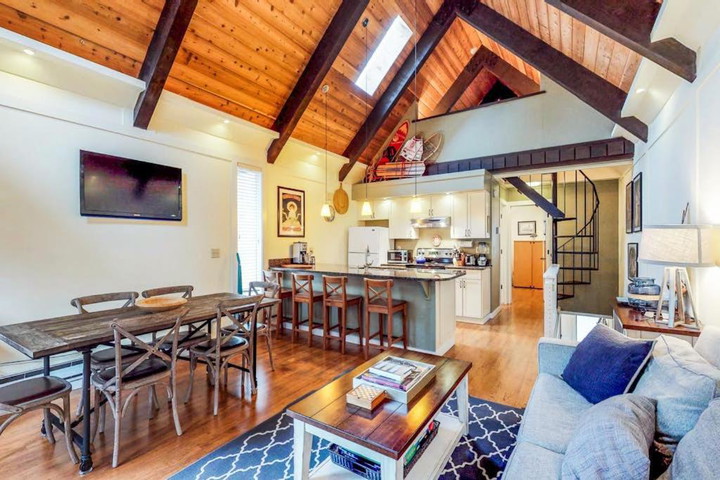 Beautiful & Spacious Townhome With Deck - Close To The Lake & Slopes - Carson City, NV