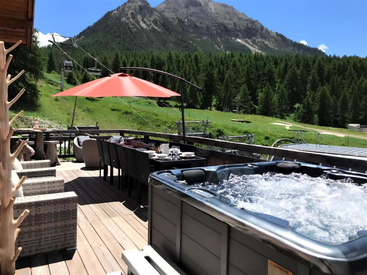 Slope-side Chalet W/jacuzzi, Home Cinema, For 16 Guests - Montgenèvre