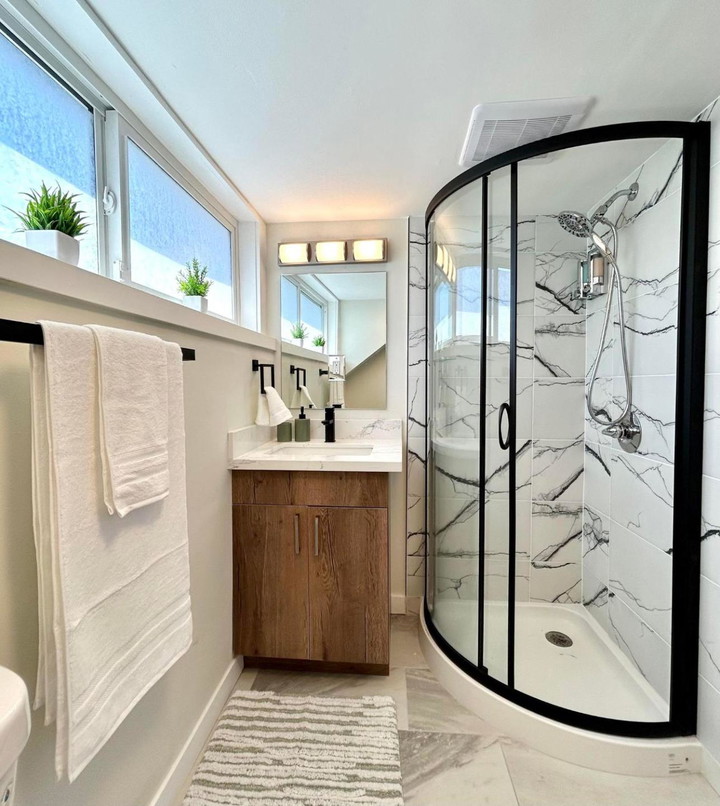Chic, Cozy & New Prime Location With Ac, Street Parking #4 - Renton, WA