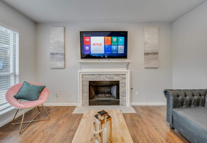 Spacious 5br 2 B Home With Pool - Arlington, TX