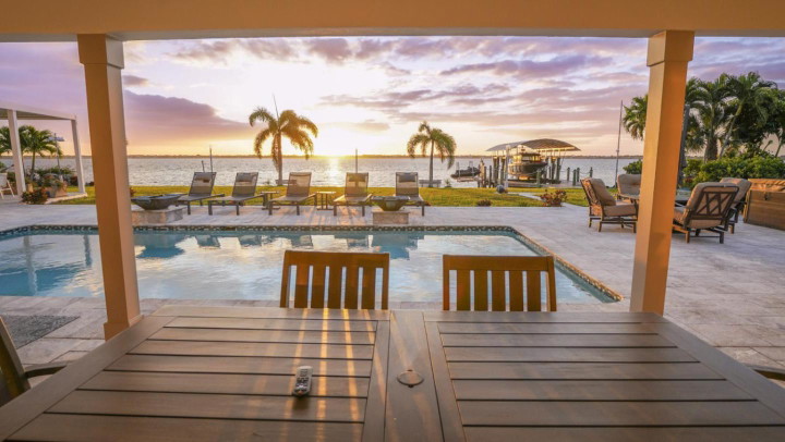Villa Savona - A Luxurious Waterfront Wellness Retreat - Fort Myers, FL