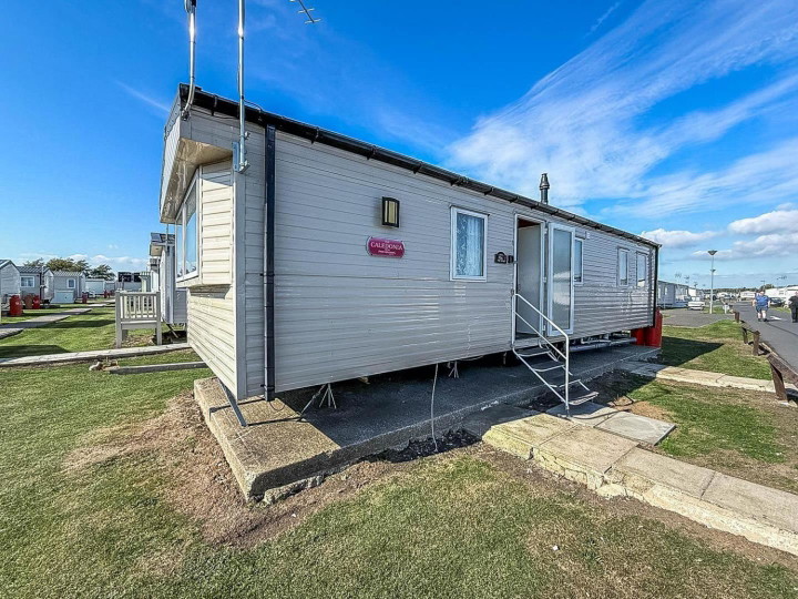 Lovely 6 Berth Caravan At St Osyth Beach Holiday Park In Essex Ref 28035fi - Mersea Island