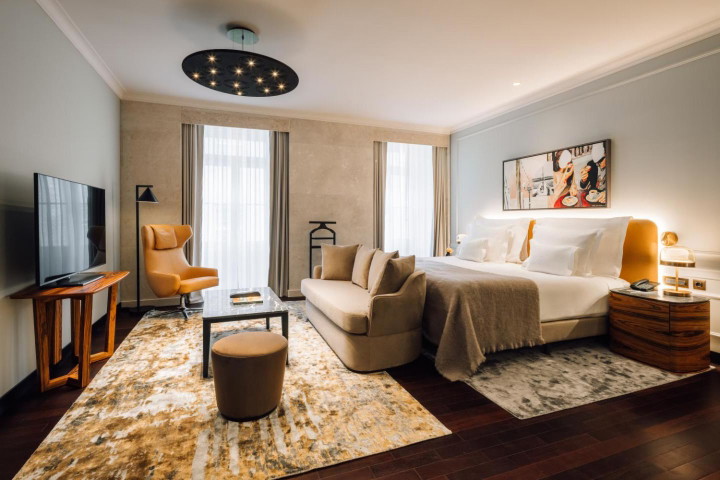 Mythic Sana Downtown Suites - Seixal