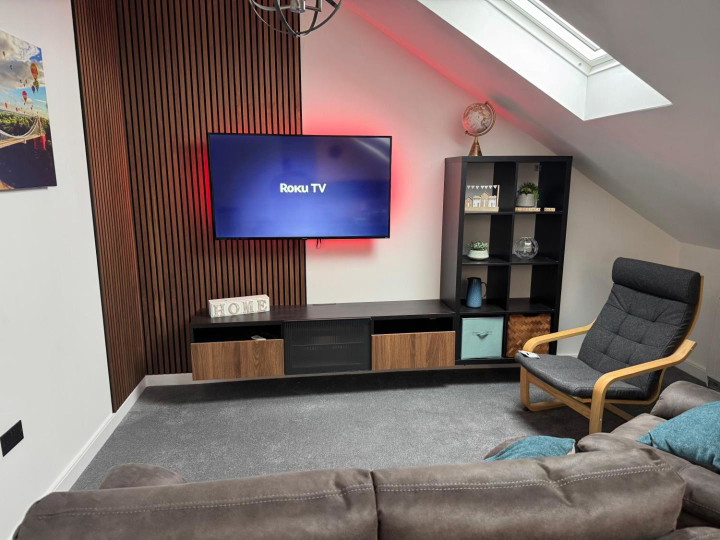 Modern 2 Bedroom Penthouse With Car Parking - 
