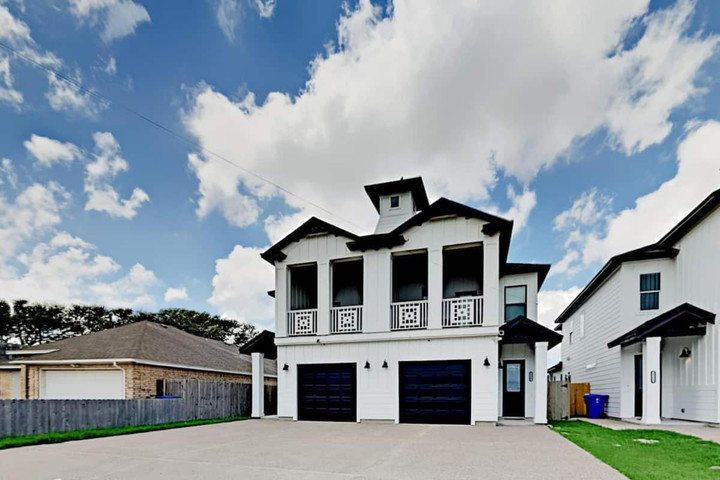 Luxurious Family-friendly Oasis With Laguna Views - Corpus Christi, TX