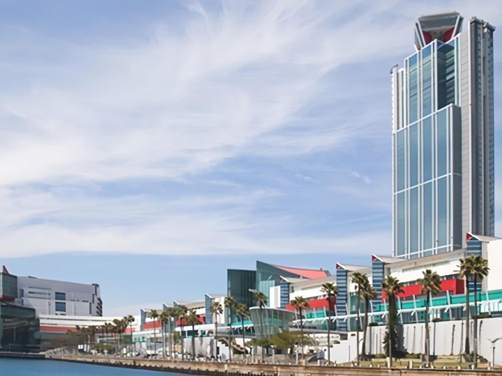 Livemax Sakishima Cosmo Tower Hotel - Amagasaki