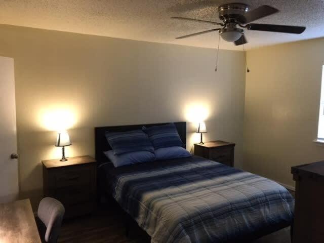 Simple 1-bedroom Unit Upstairs Close To Fort Sill! - Lawton, OK
