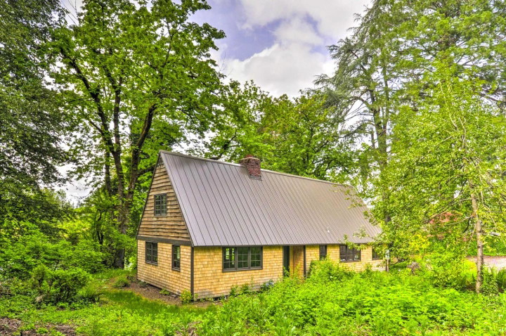 Peaceful + Elegant Cottage W/ Riverside View - Oregon City, OR