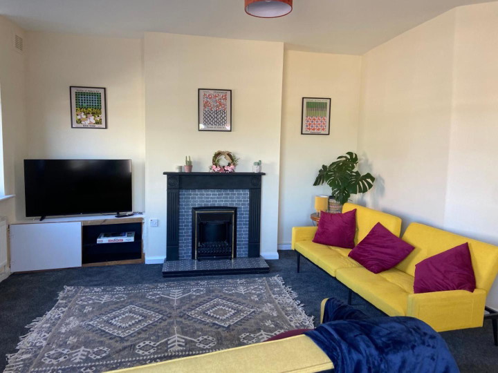 Town Centre House Sleeps 8 With Parking - Stafford