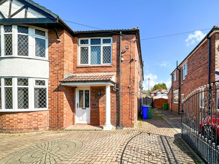 5br Manchester Home Jacuzzi, Garden & Parking - Knutsford