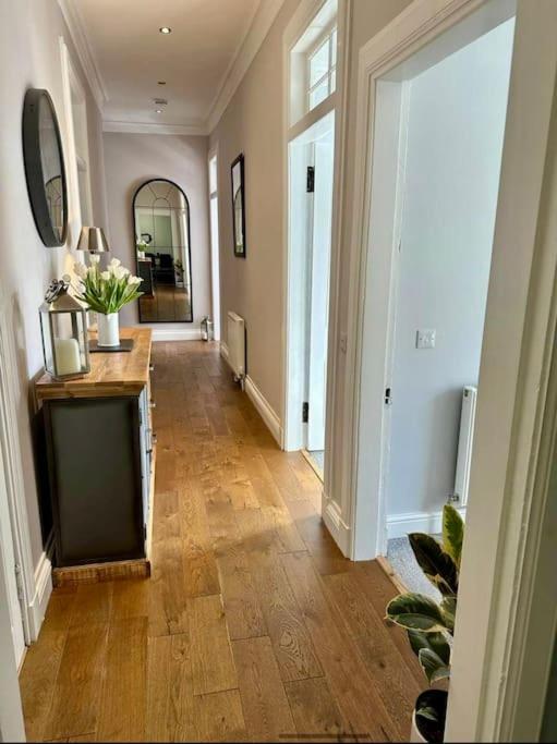 Beautiful Spacious Apartment In Town Centre - Oban