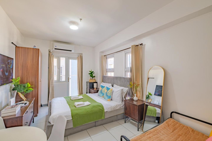 Cozy Studio With Balcony Netflix Free Access To Pool And Gym 100mbps - Quezon City