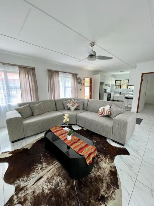 Luxury 1 Bdr Garden Cottage - Windhoek
