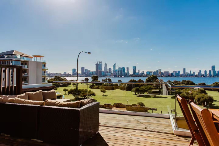 Luxury Family Retreat River Views & Pool - Cottesloe