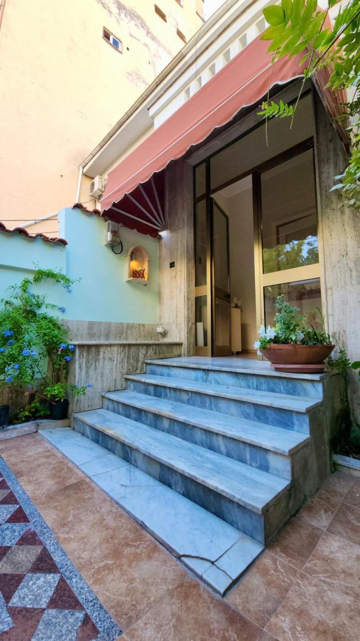 Doni's Charming Vintage Home - Albania