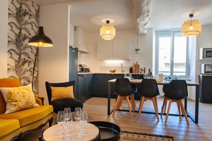 Duplex Contemporain Dans Maison Du Xviième Siècle - Fougères