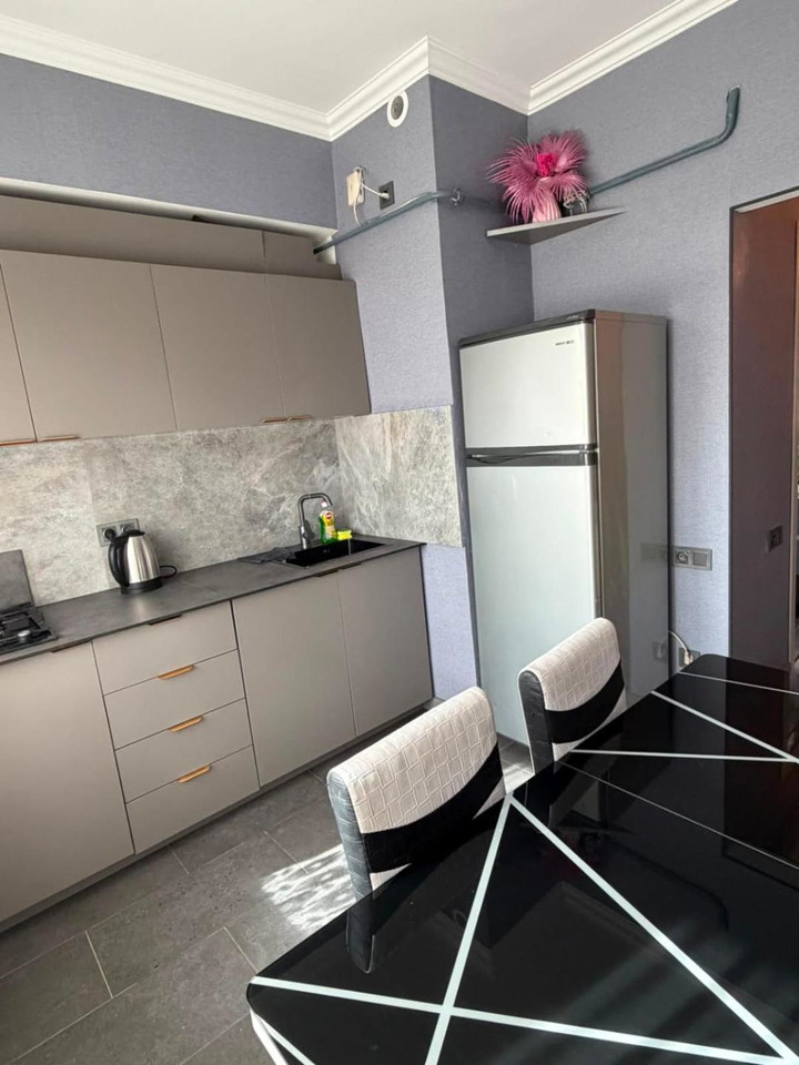 Lovely 1-bedroom Rental Unit In The City Center - 耶烈萬