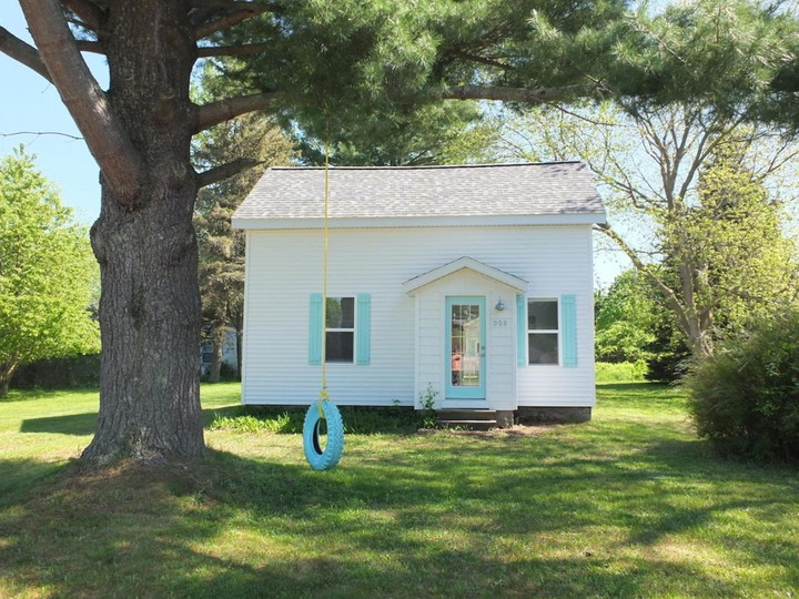 Beach Town Escape - Newly-remodeled & Gorgeous! - Door County, WI
