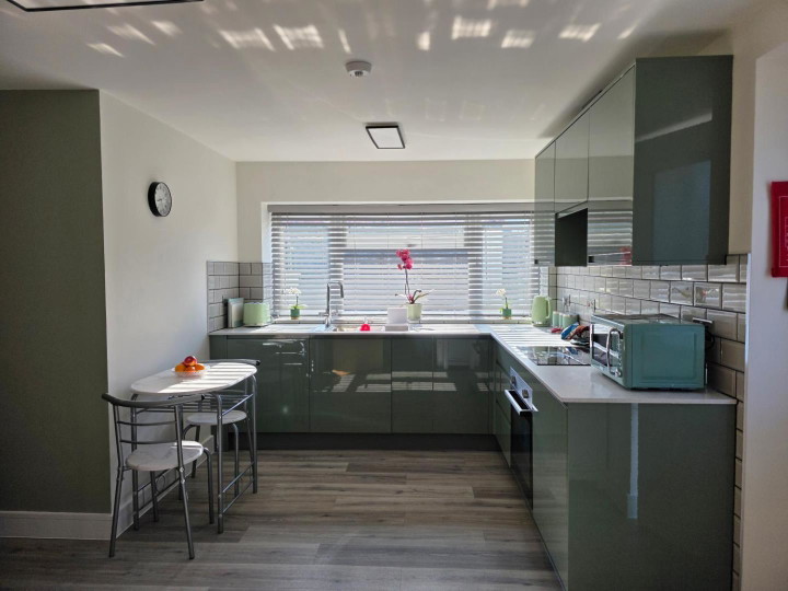 Detached Private Guest House - Bristol