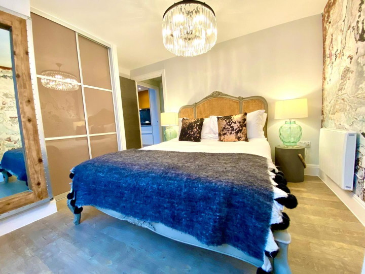 Elegant Apartment - 1 Minute Walk To Poole Quay - Great Location - Free Parking - Fast Wifi - Smart Tv - Newly Decorated - Sleeps Up To 2! Close To Poole & Bournemouth & Sandbanks - Poole