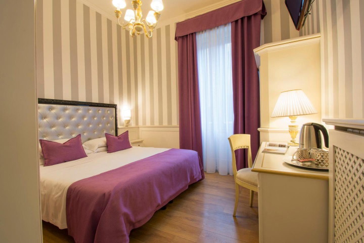 Hotel Pedrini - Болонья