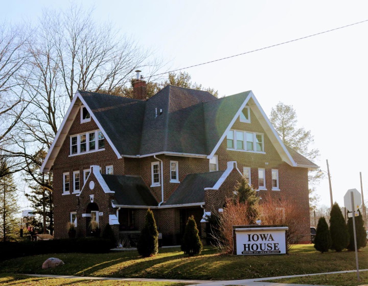 Iowa House Historic Inn - Ames, IA