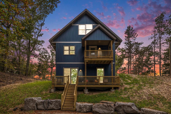 Beautiful Overlooking Shoreline 3bdr Chalet ➠18396 - Arcadia, MI