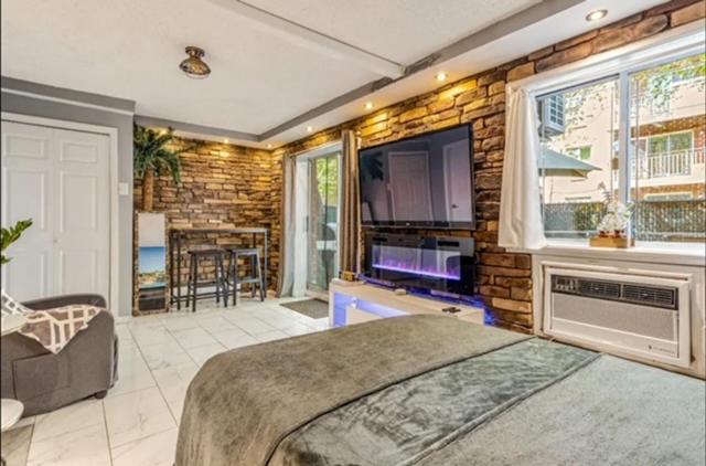Private Studio Suite With Separate Entrance & Backyard, Quiet Brooklyn Stay - Brooklyn, NY