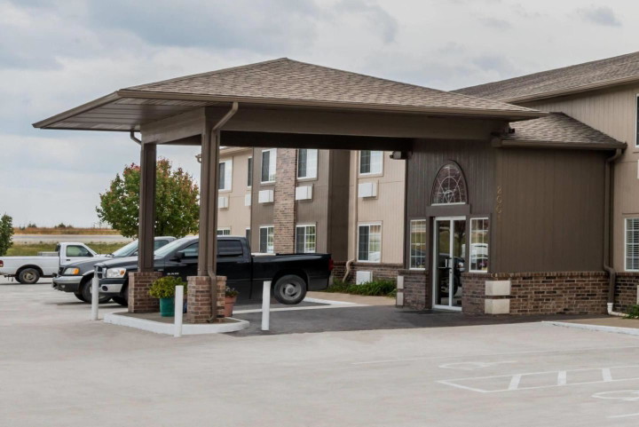 Super 8 By Wyndham Gardner - Olathe, KS