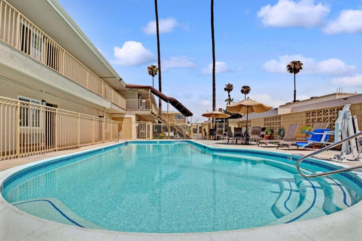 Super 8 By Wyndham Los Angeles-culver City Area - Marina del Rey, CA