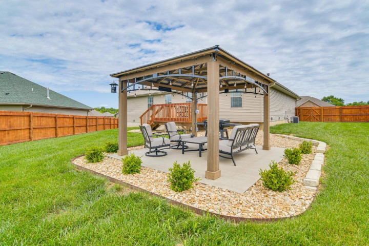 Pool Access, Grill & Gazebo: Ozark Getaway! - Ozark, MO