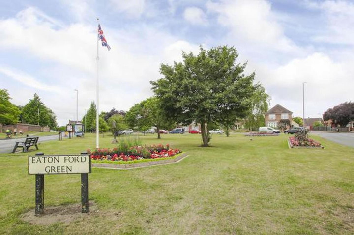 St Neots Eaton Ford Green 2-bed Apartment - St Neots