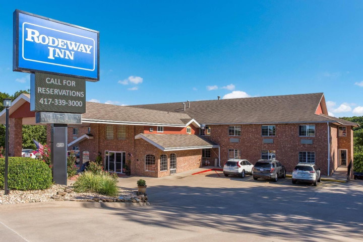 Rodeway Inn Branson, Brick House - Branson, MO