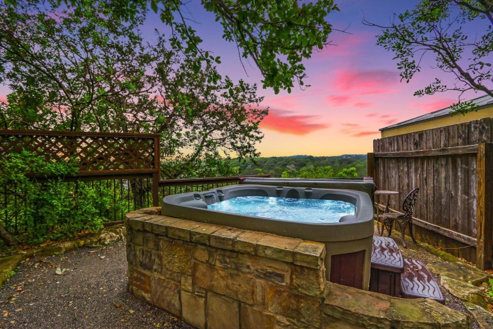 Clutter Falls Retreat - Guest House - Texas