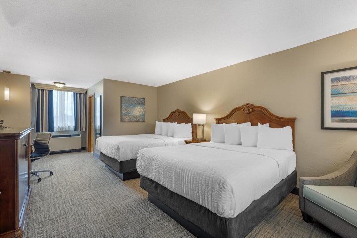 Best Western Plus Dubuque Hotel And Conference Center - Dubuque, IA