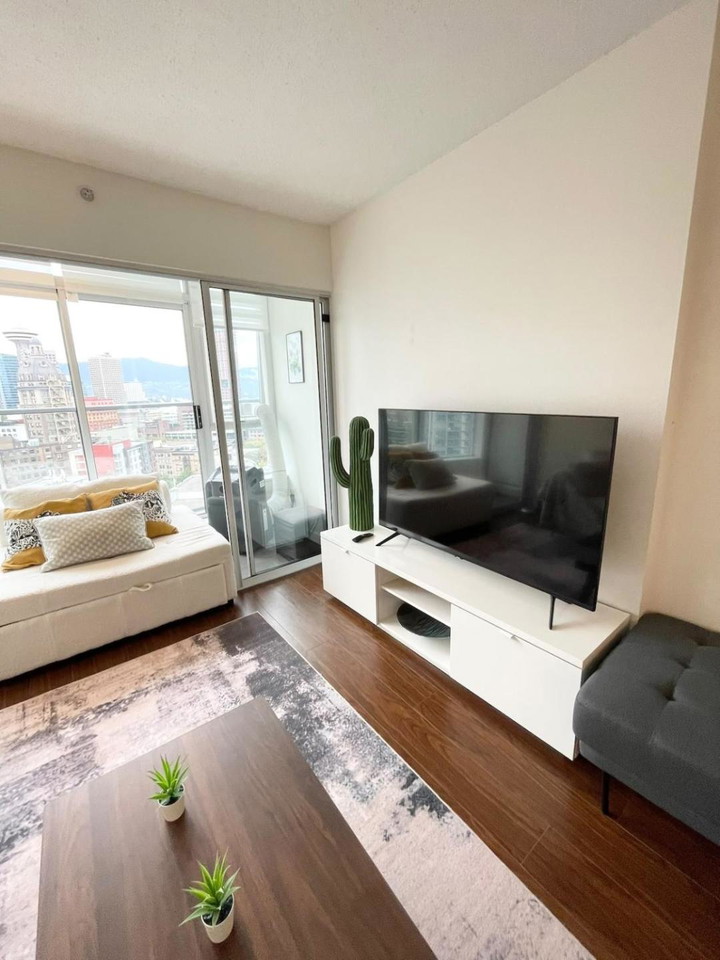 Sky High Living Modern 1br Den Condo - North Vancouver