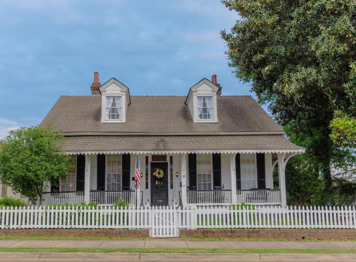 Riverboat Bed & Breakfast - Natchez, MS