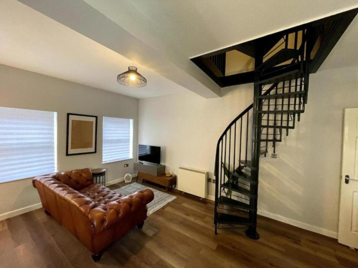 Central Industrial Chic 2-bedroom Flat - Nantwich