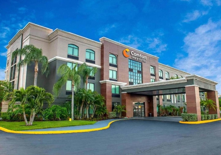 Comfort Inn & Suites Clearwater South - Treasure Island, FL