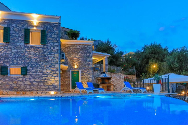 Villa Regina: Above Agni, Superb Views And Pool - Grecia