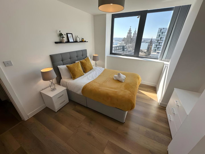 Two Bedroom City View Apartment Liverpool By Staysavvy Accommodation - Liverpool