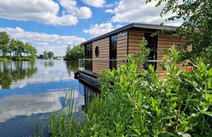 Houseboat With Lake View Tango - Groningen
