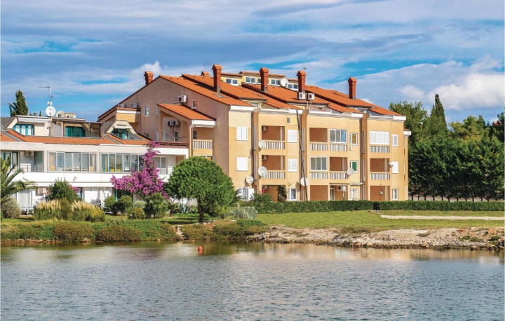 Two-bedroom Apartment In Medulin - Medulin