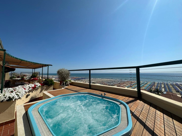 Piccadilly Penthouse With Jacuzzi - Toskana
