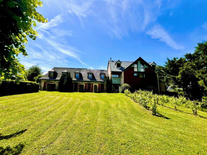 Hotel Restaurant Auberge Du Barrez Logis - Aveyron