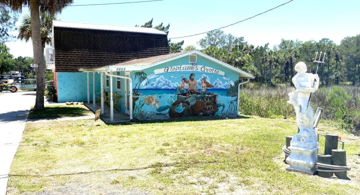 Neptune's Grotto Old Florida Adventure Retreat - Pine Island, FL