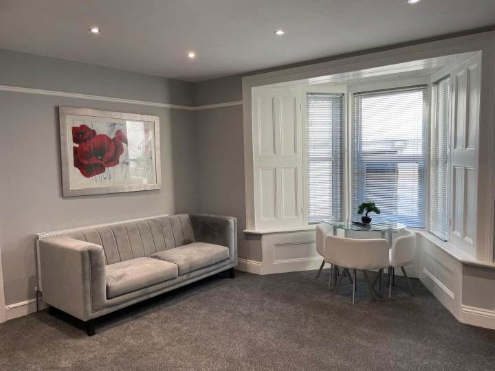 Large 1 Bedroom Flat With Private Parking - Plymouth