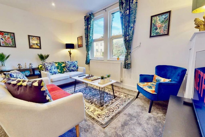 Funky 2 Bed (Split Level) Apartment In The Heart Of Historic Rochester - 채텀