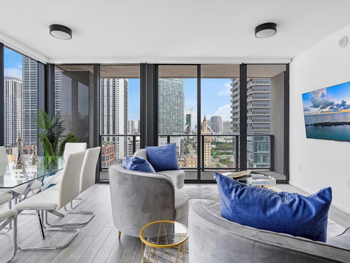 X Lounge-contemporary Corner Residence - Miami, FL