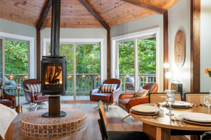 Mid Century Modern Cabin With Hot Tub And Game Room - Virginia